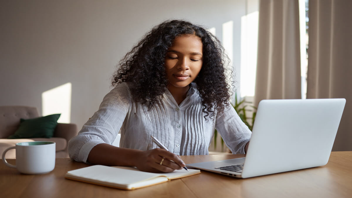 How to Write a Job Application Email in 8 Easy Steps